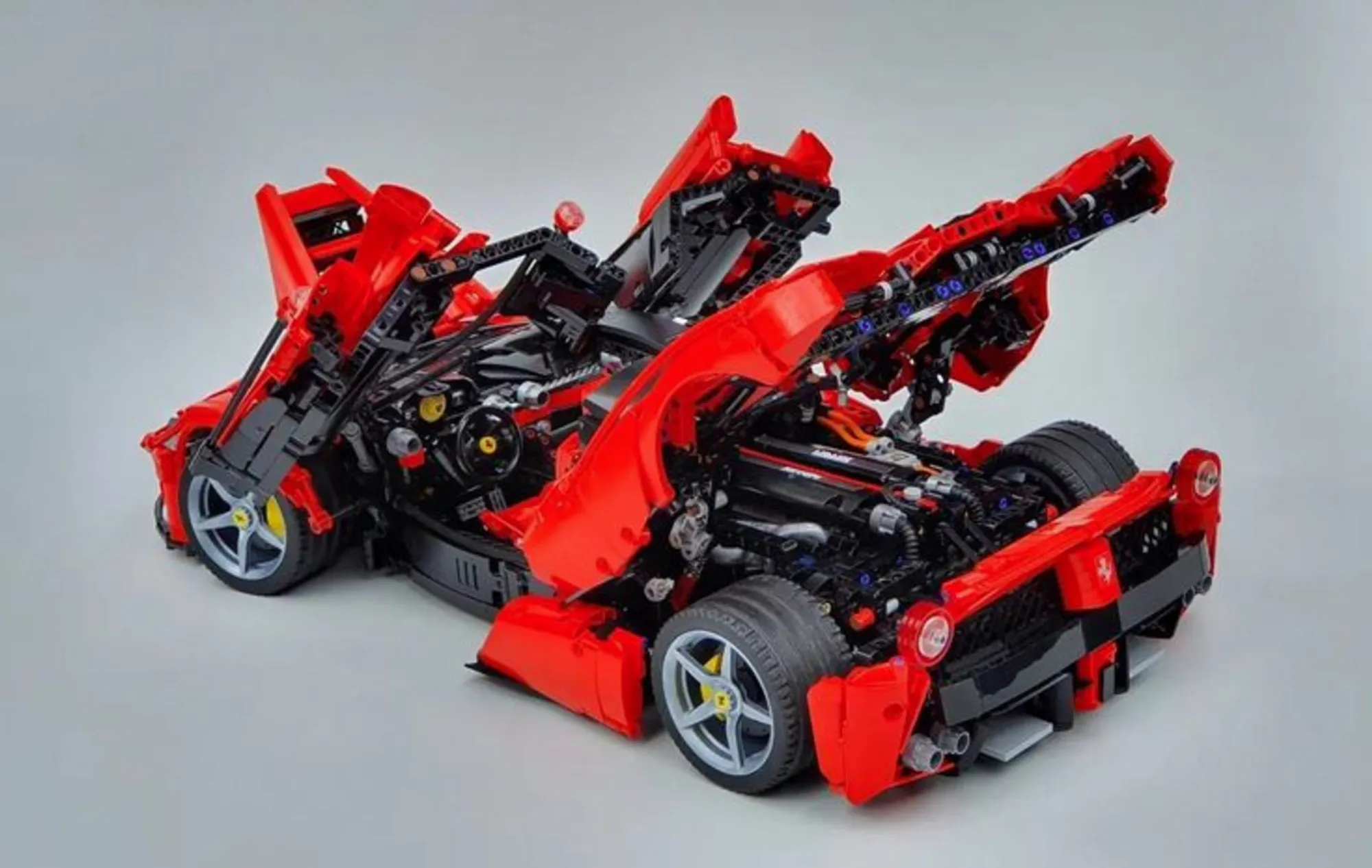 Building an Italian Sports Car with Building Blocks | BrixBros-Store.com
